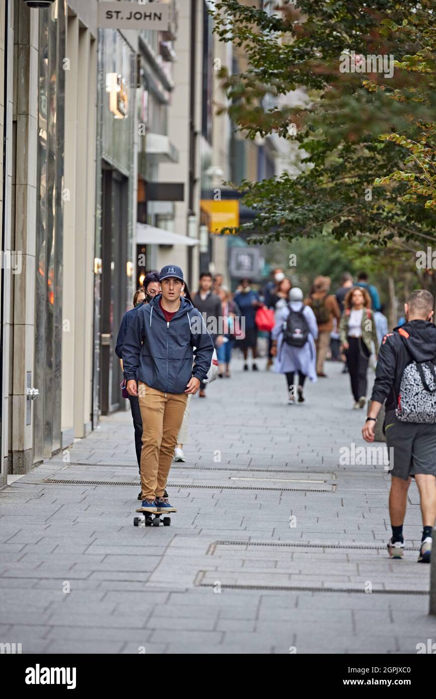 Toronto cyclists and pedestrians Stock Photo - Alamy