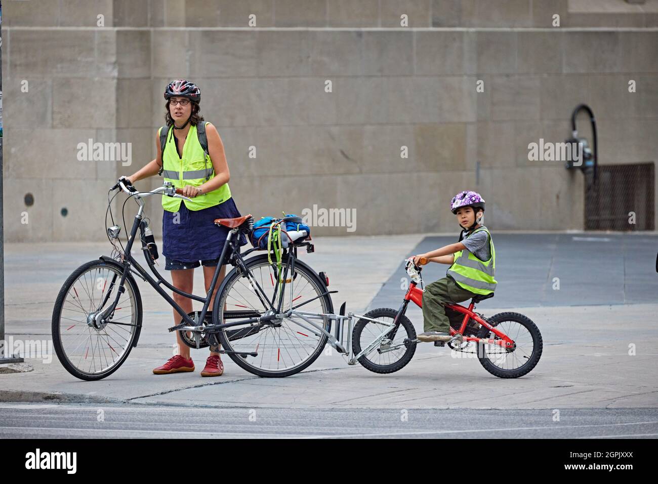 Toronto cyclists and pedestrians Stock Photo - Alamy
