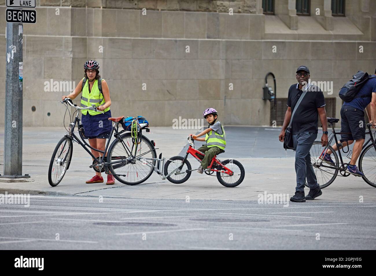 Toronto cyclists and pedestrians Stock Photo - Alamy
