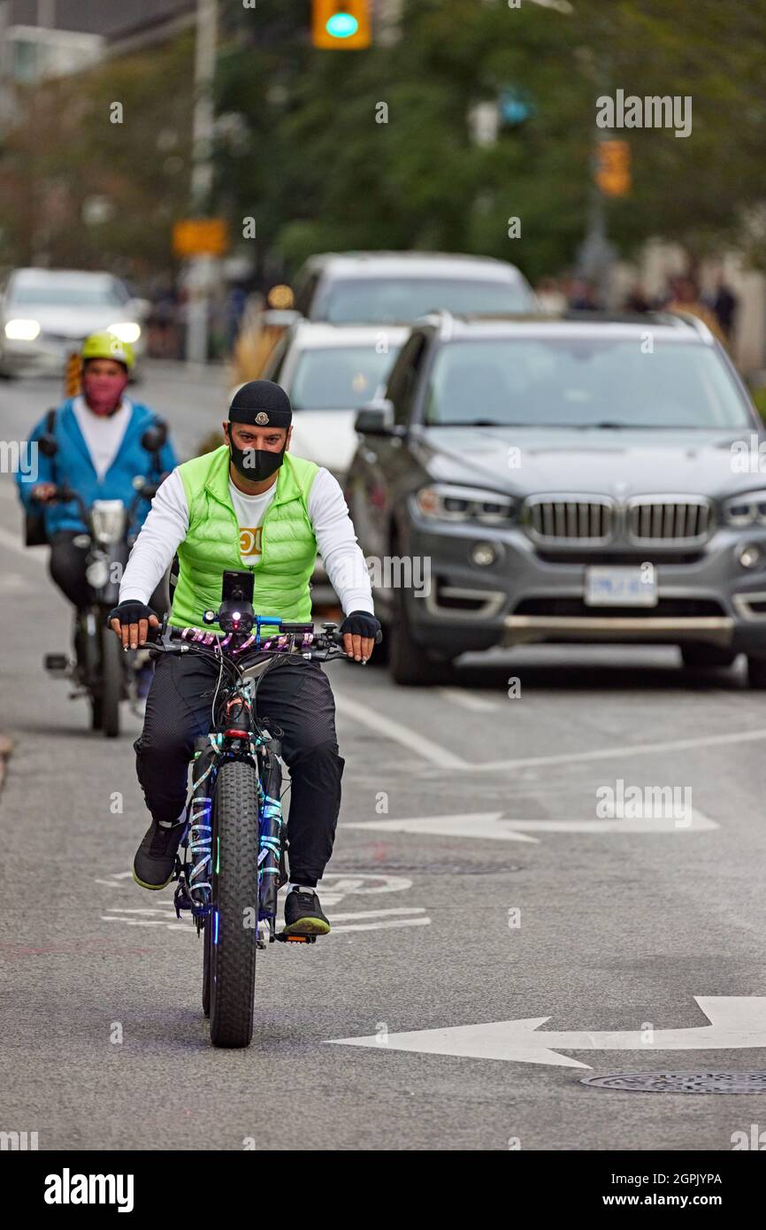Toronto cyclists and pedestrians Stock Photo - Alamy