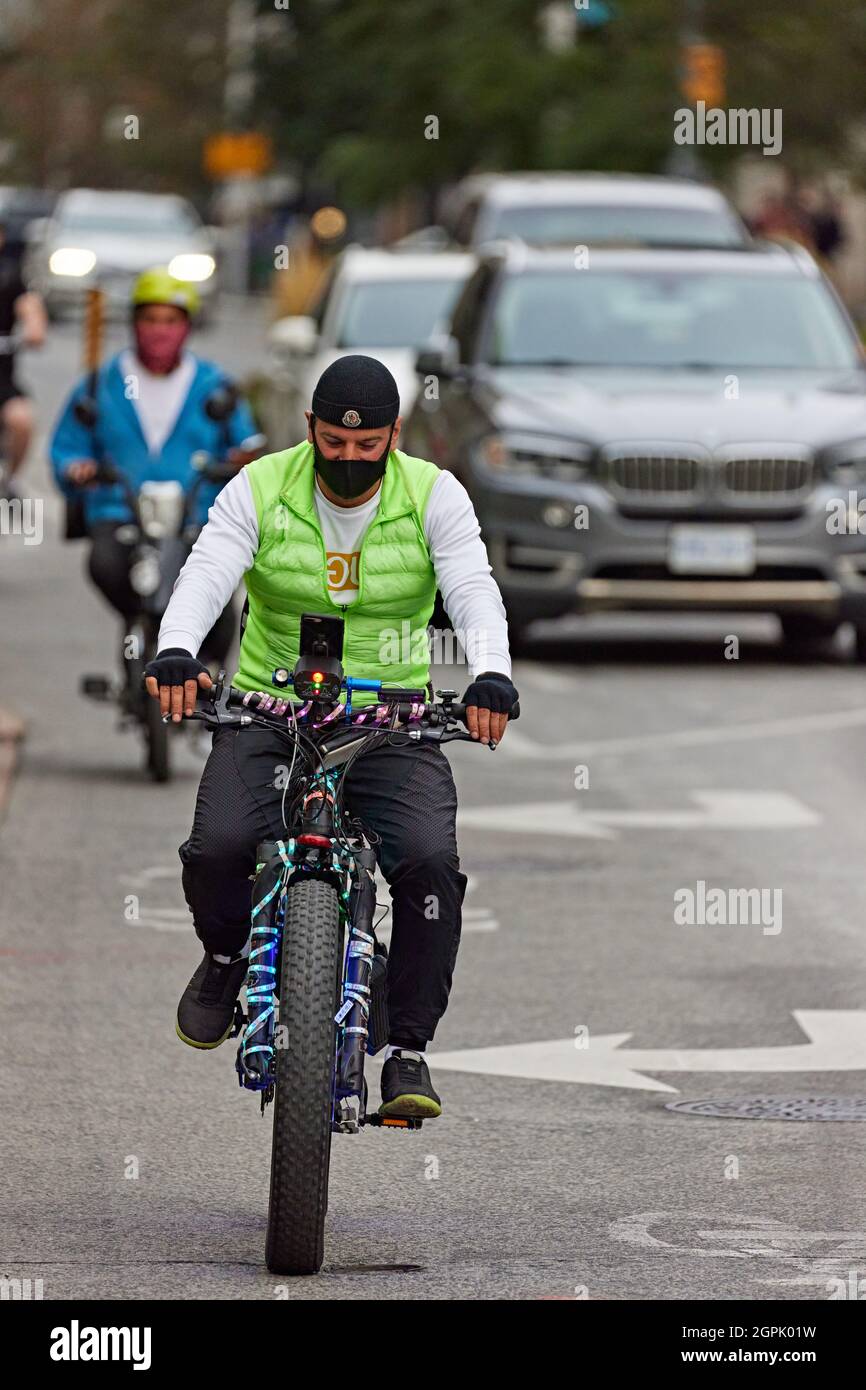 Toronto bike lanes hi-res stock photography and images - Alamy