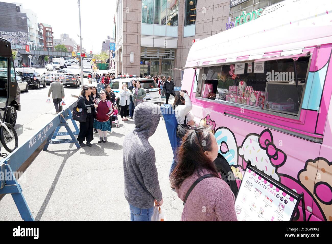 New York - NY - 20190427 The Hello Kitty Cafe Truck set up shop at The ...