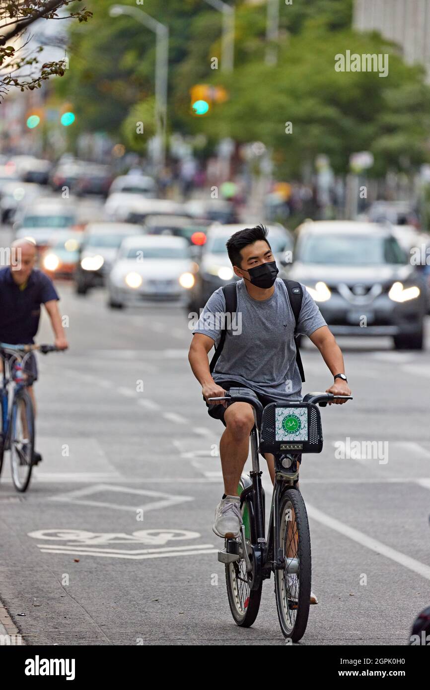 Toronto bike lanes hi-res stock photography and images - Alamy