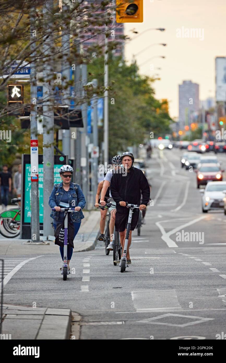 Toronto cyclists and pedestrians Stock Photo - Alamy