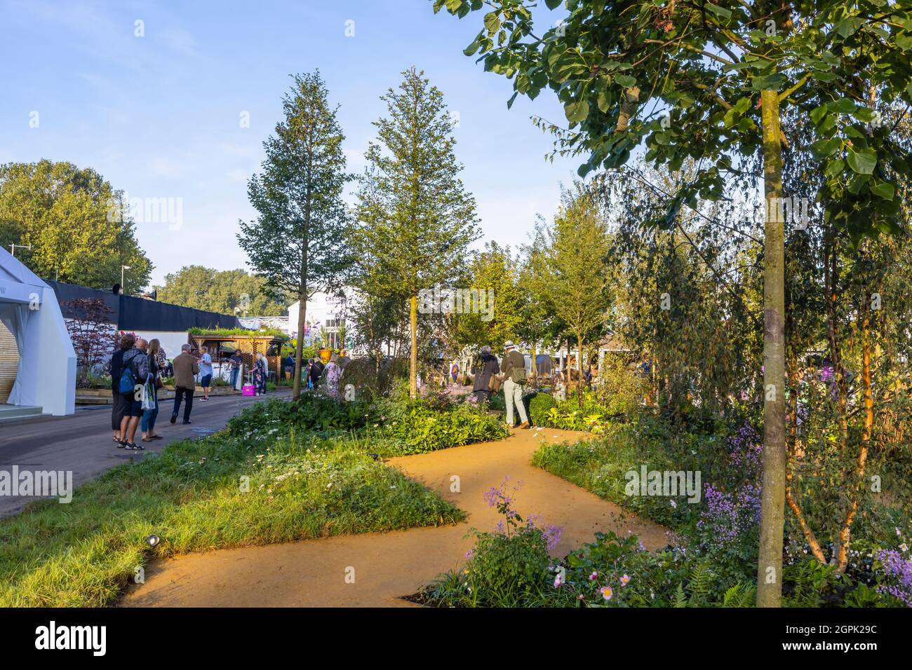Queens green canopy garden hi-res stock photography and images - Alamy