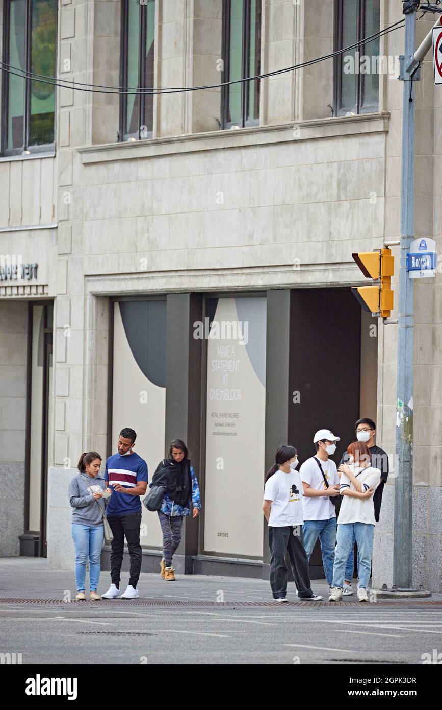 Toronto cyclists and pedestrians Stock Photo - Alamy