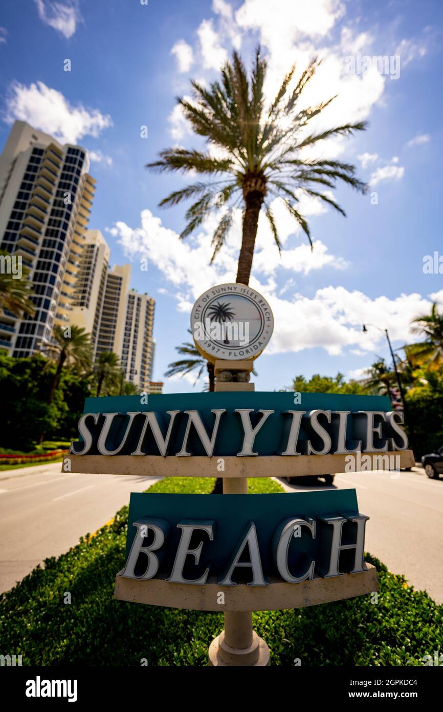 Welcome to miami sign hi-res stock photography and images - Alamy