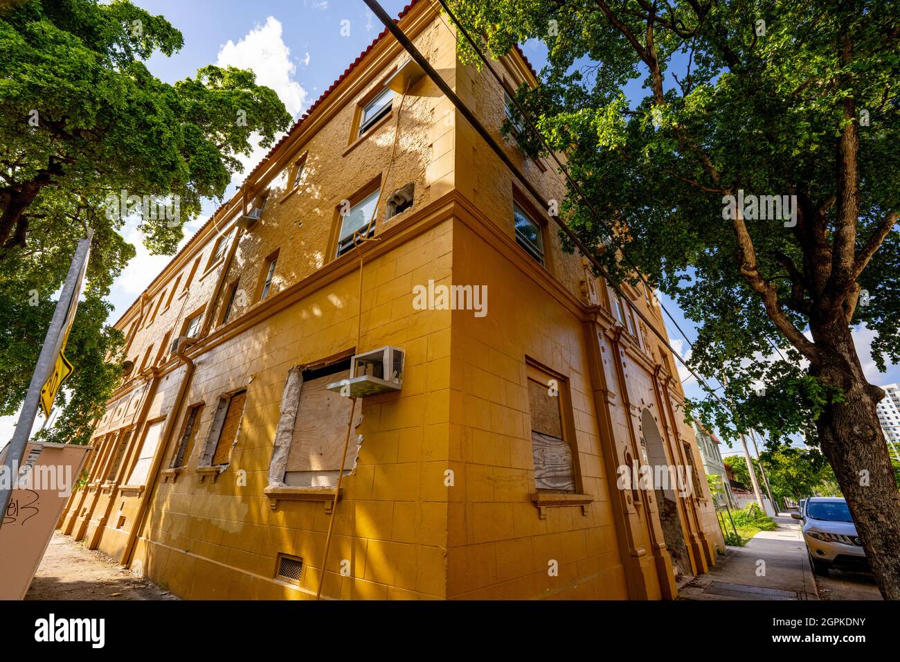 Unsafe building hi-res stock photography and images - Alamy