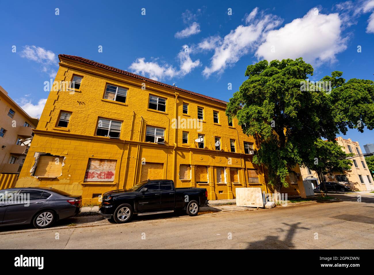 Unsafe building hi-res stock photography and images - Alamy