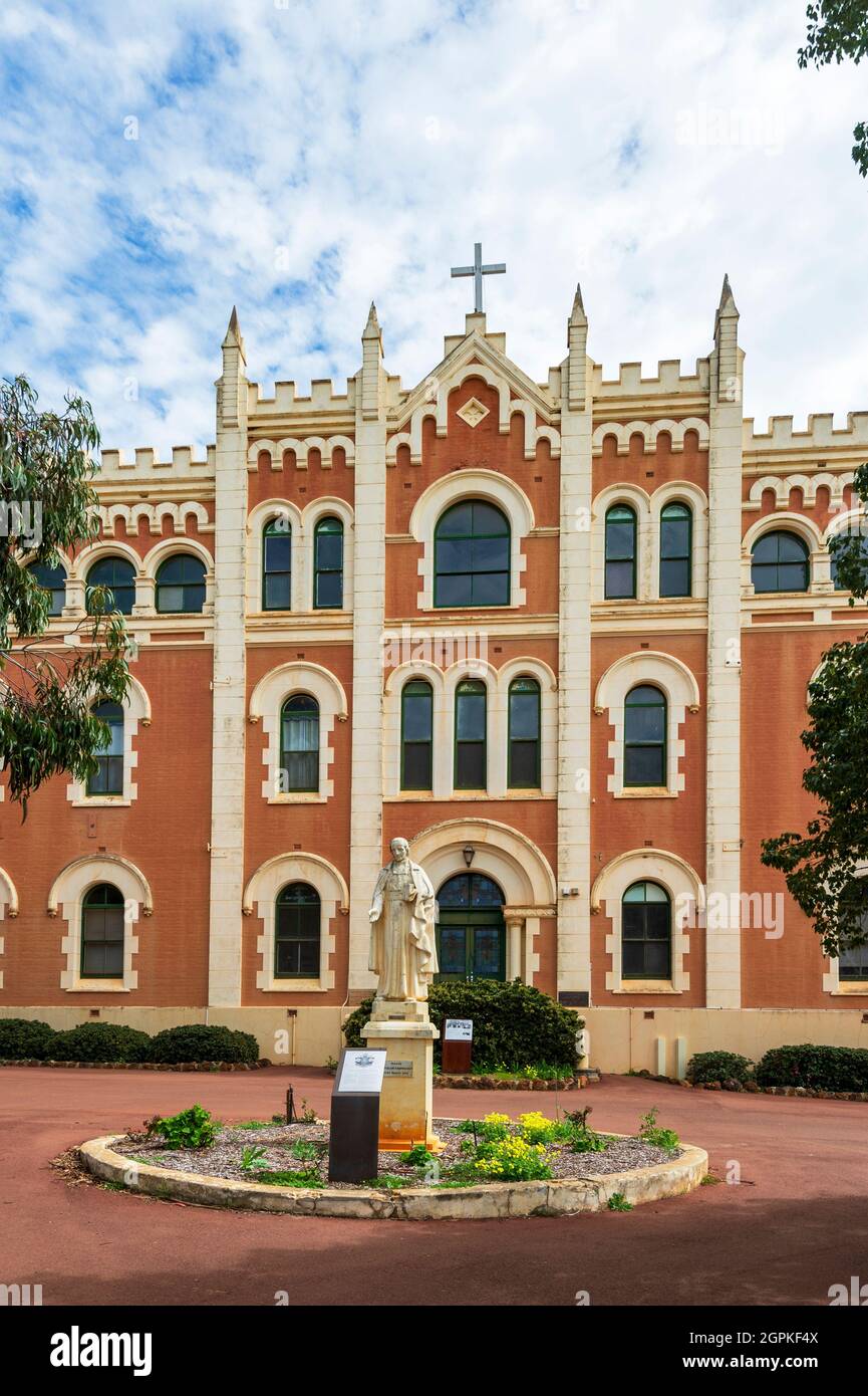 Vertical view of Saint Ildephonsus College (1913-1964), New Norcia ...