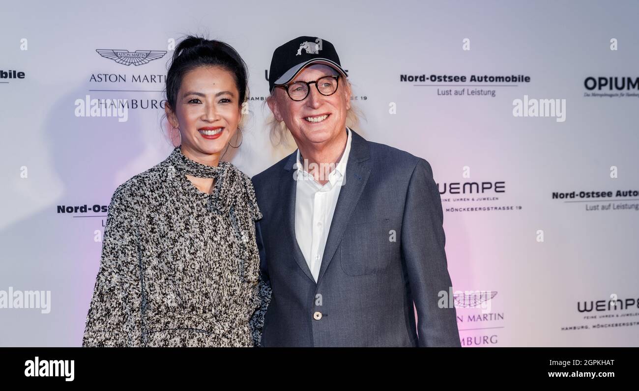 Hamburg, Germany. 29th Sep, 2021. Comedian Otto Waalkes stands with his manager Linh Lu at the ...