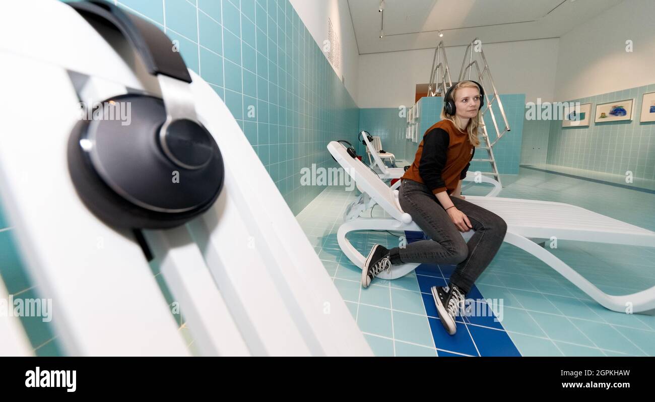 Emptied swimming pool hi-res stock photography and images - Alamy