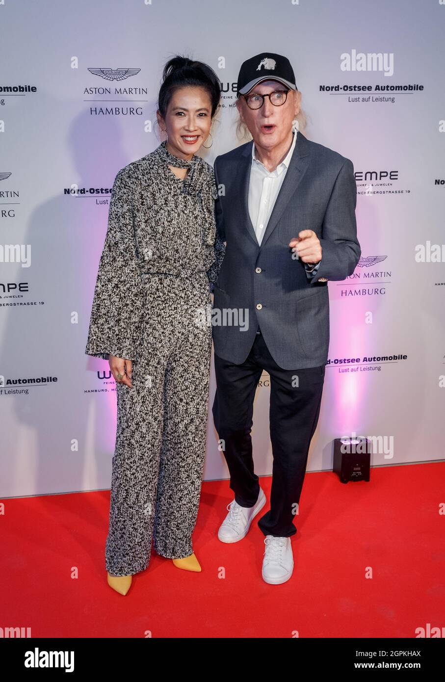 Hamburg, Germany. 29th Sep, 2021. Comedian Otto Waalkes stands with his manager Linh Lu at the ...
