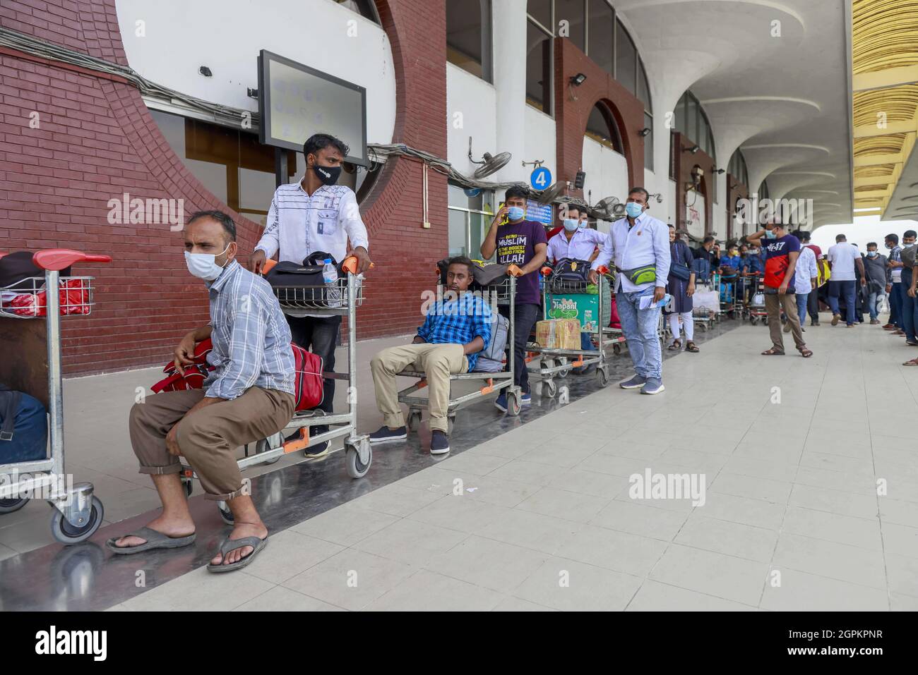 Bangladesh remittance worker hi-res stock photography and images - Alamy
