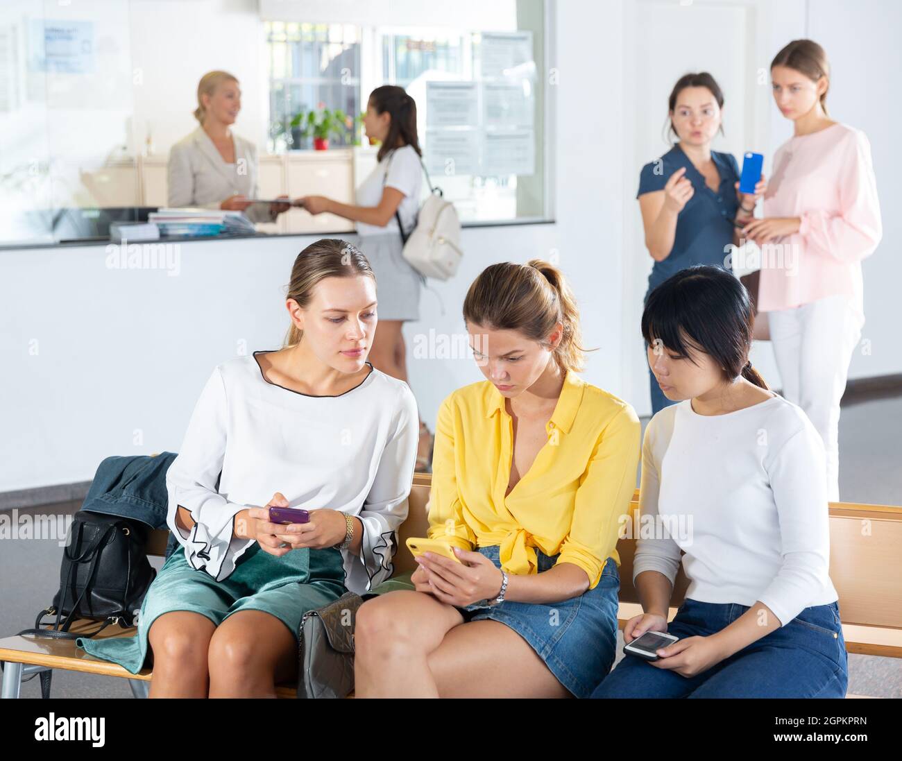 Group students friendly study discussion hi-res stock photography and ...