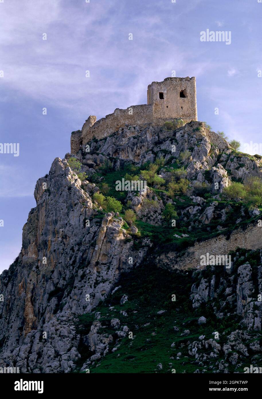 CASTILLO ARABE Y MURALLA - RUINAS - MONTANA ROCOSA. Location: CASTILLO ...