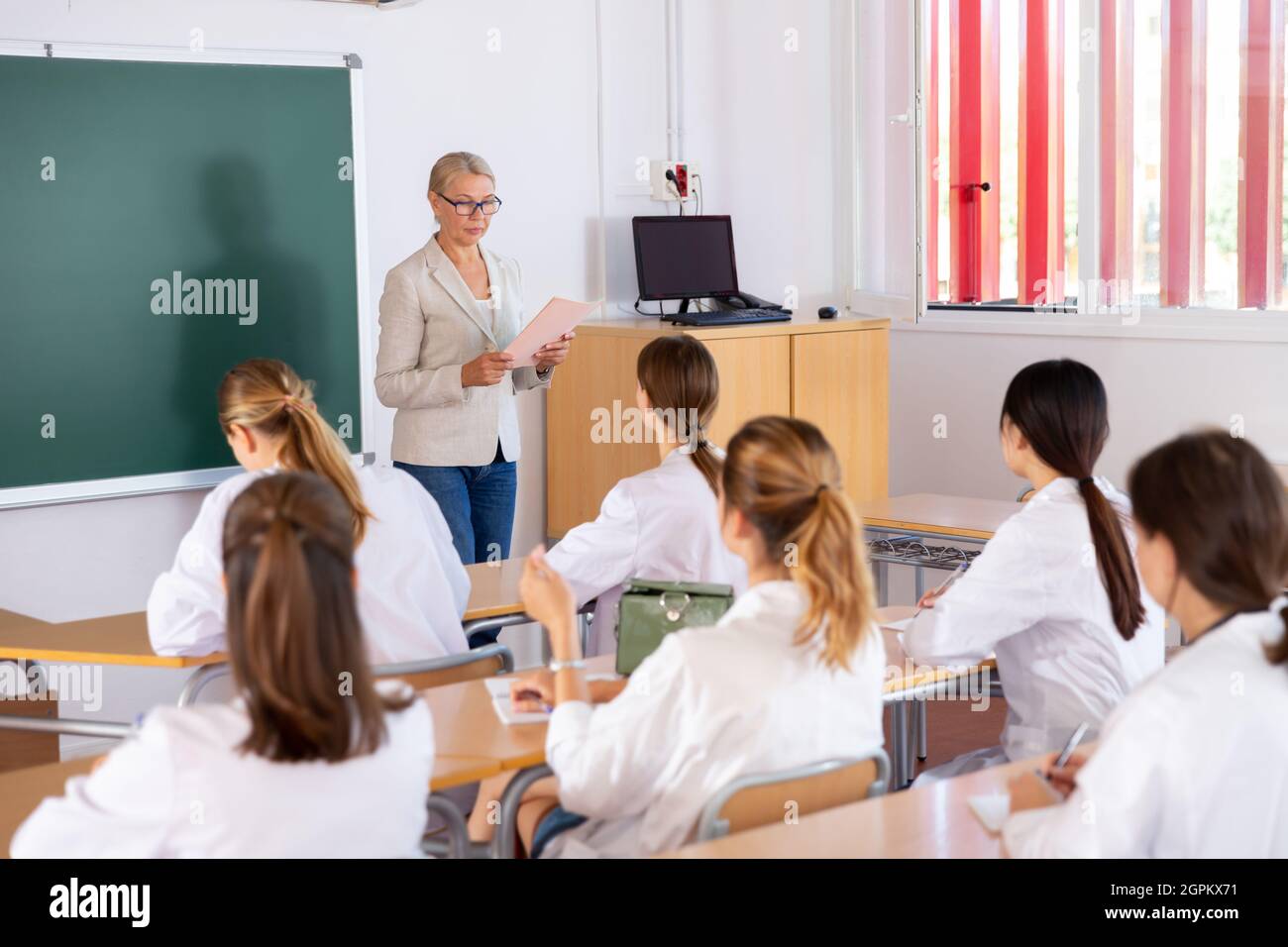 Teacher lecturing to medical students Stock Photo - Alamy