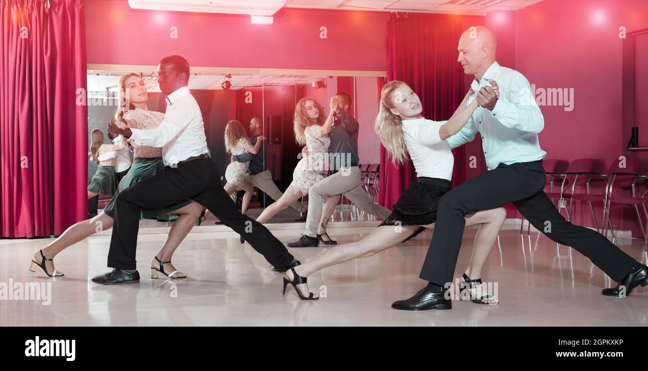 People dancing Argentine tango Stock Photo - Alamy