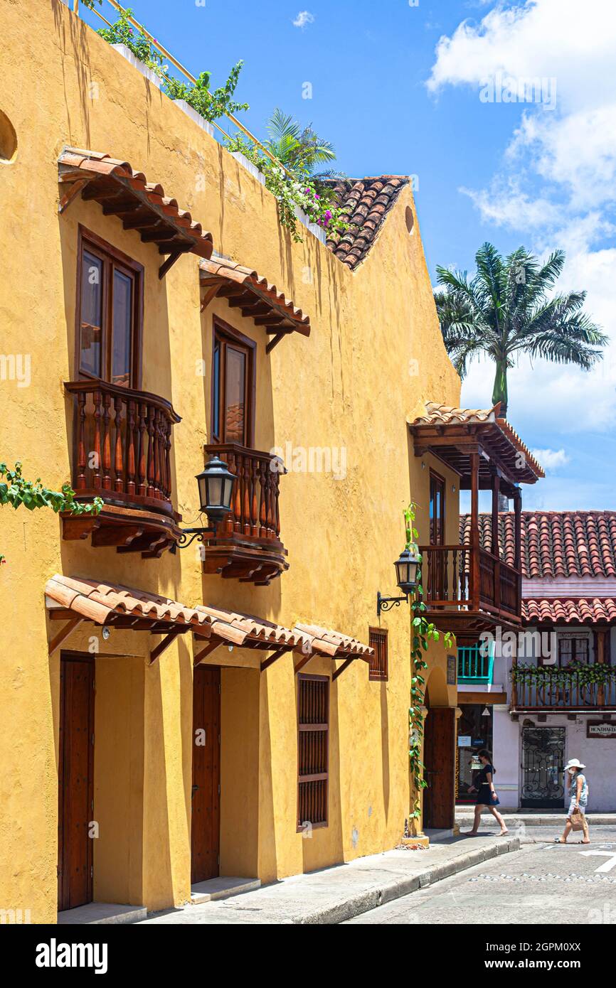 Republican architecture on Calle Cochera del Hobo, Barrio San Diego ...