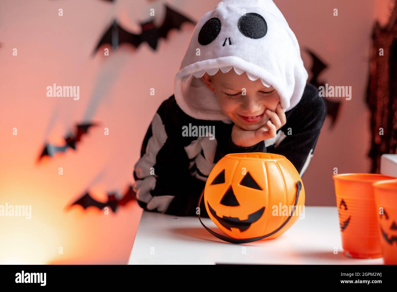 Skeleton costume and eating hi-res stock photography and images - Alamy