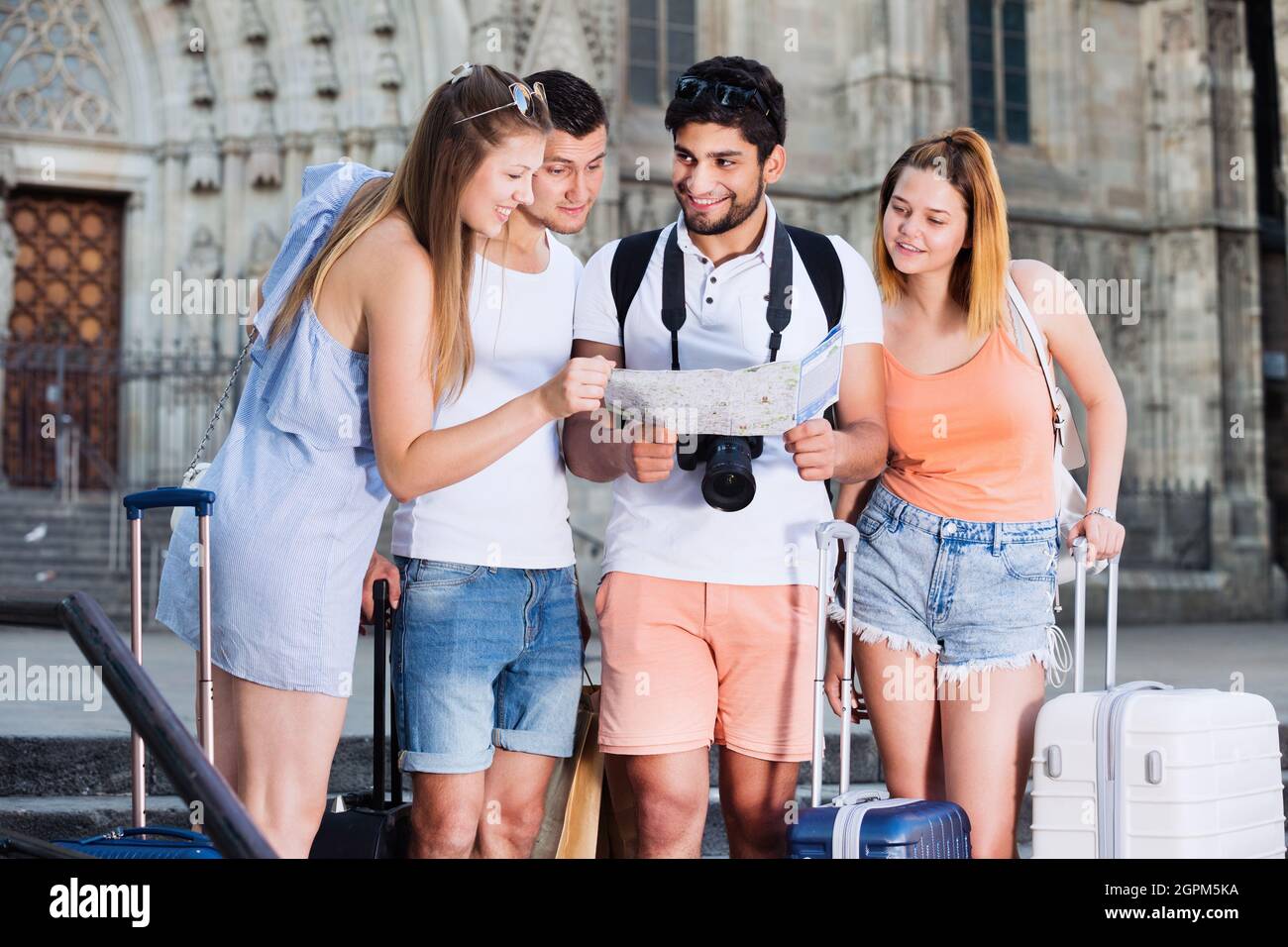 Traveling people using paper map in city Stock Photo - Alamy