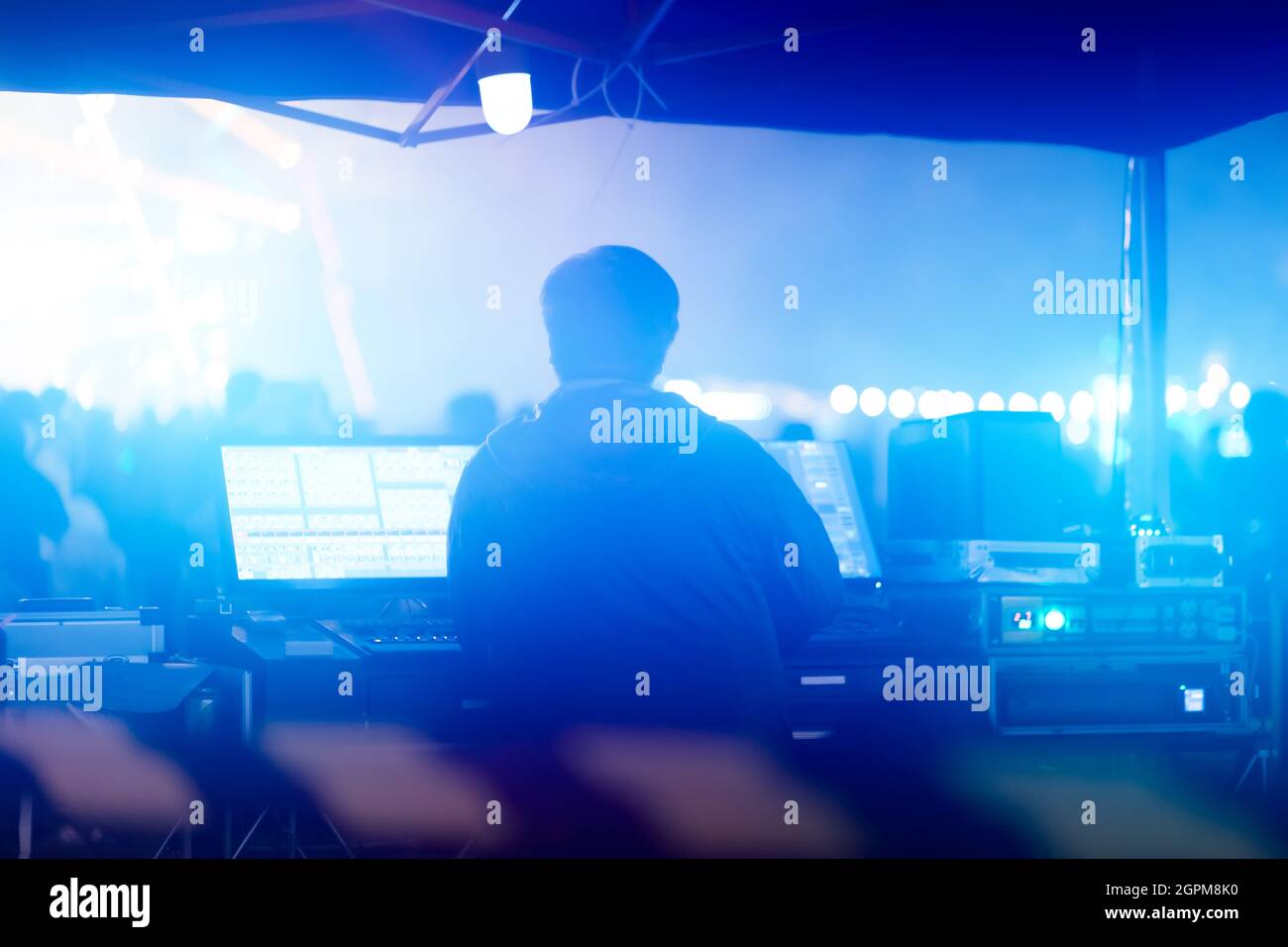 Stage scene technician hi-res stock photography and images - Alamy