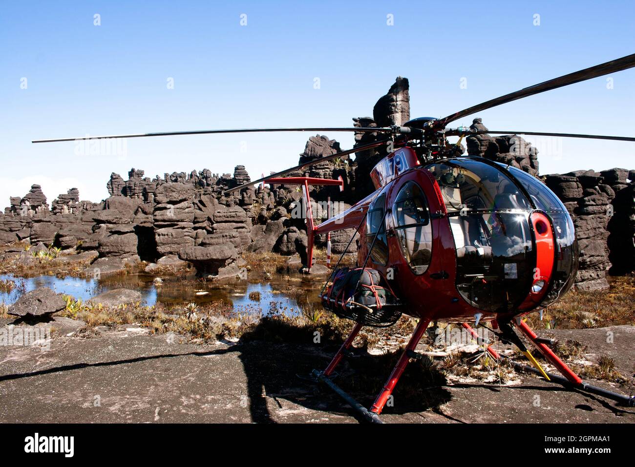 Helicopter wreck hi-res stock photography and images - Alamy