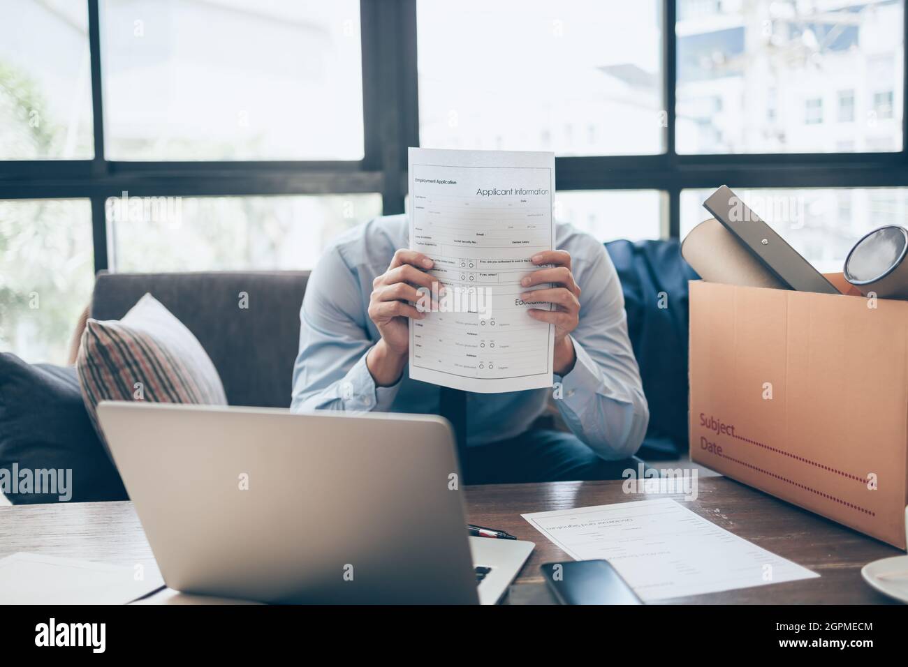 Business people unemployed, worrying, stressful, headache, worrying ...