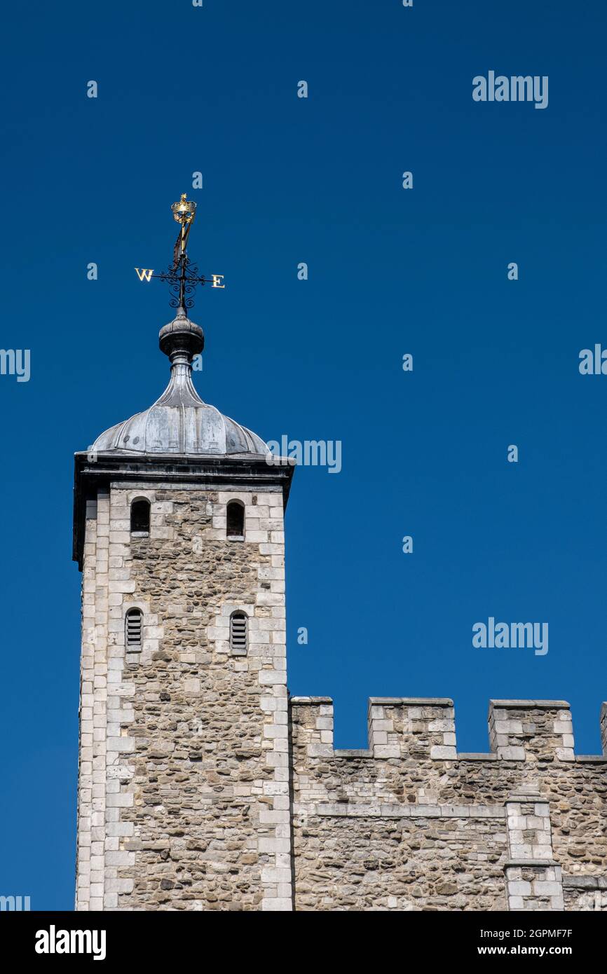 Square tower detail of the White Tower, the central tower & old keep at ...