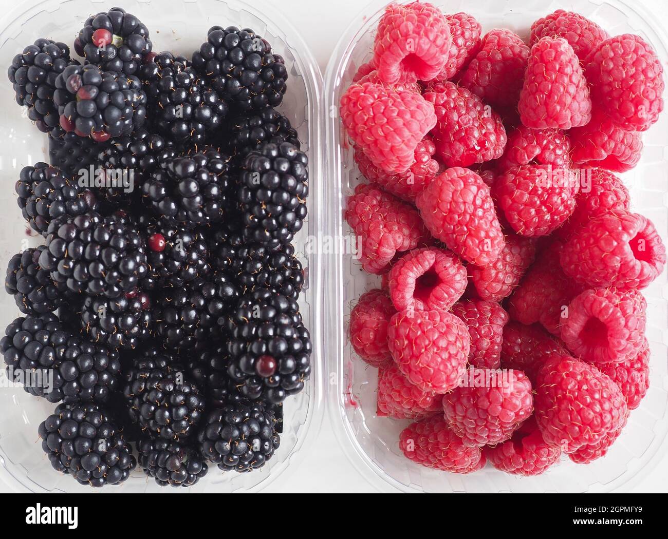 blackberry and raspberry fruits in takeaway plastic box Stock Photo - Alamy