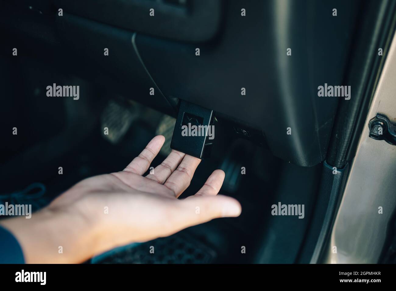 Hand pull the botton for open bonnet after car broken, car breakdown on ...