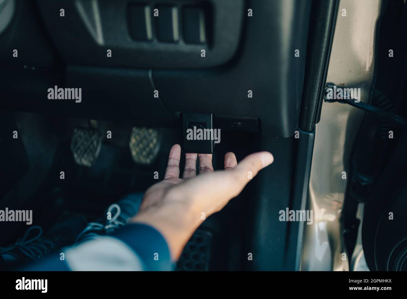 Hand pull the botton for open bonnet after car broken, car breakdown on ...