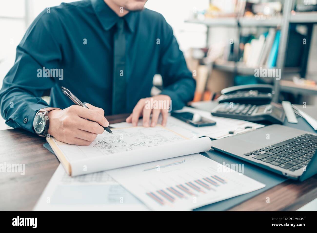 A man hand planning daily appointment and note at office desk. Planner ...