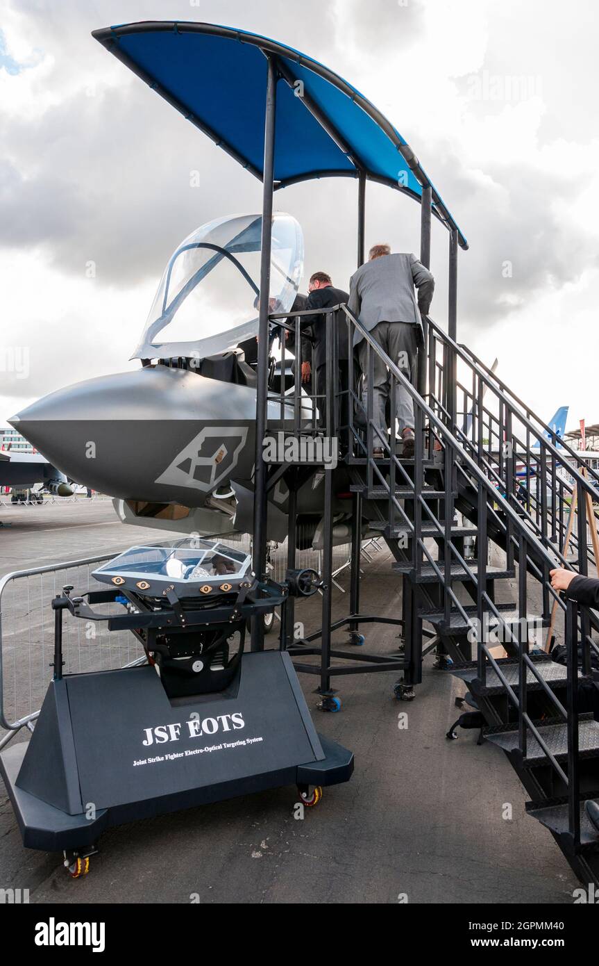 An aaq 40 hi-res stock photography and images - Alamy