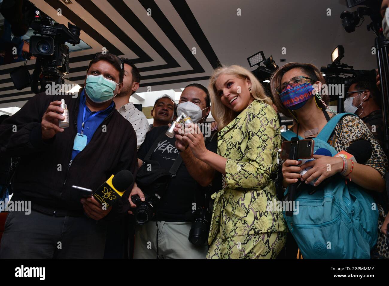Non Exclusive: MEXICO CITY, MEXICO - SEPTEMBER 29, 2021: Actress ...