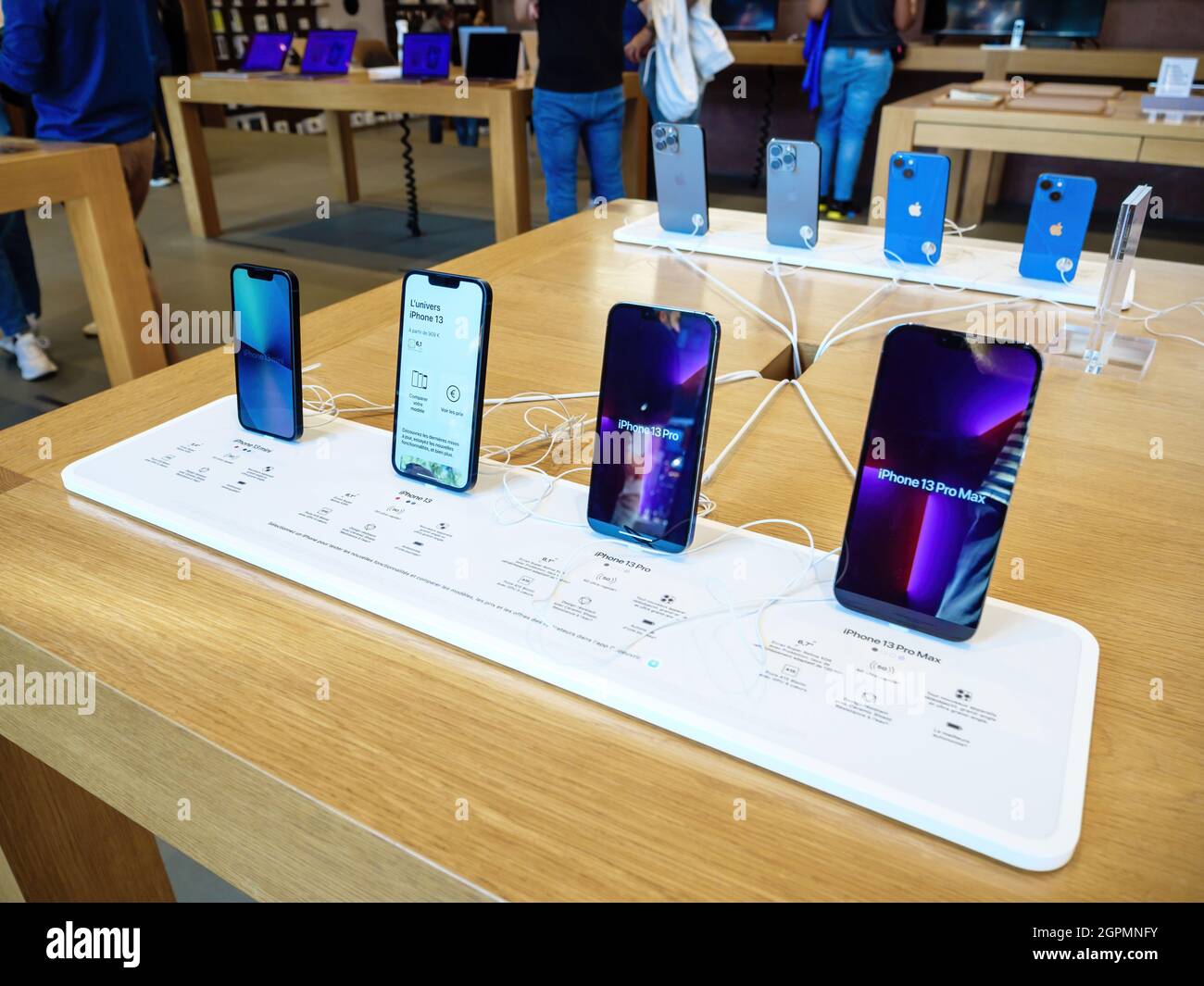 Complete range of iPhone 13 Pro and Max versions at the Apple Store ...