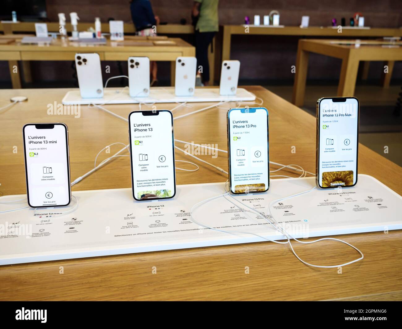 Complete range of iPhone 13 Pro and Max versions at the Apple Store as ...