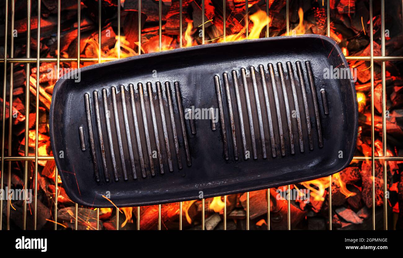 Empty roasting pan hi-res stock photography and images - Alamy