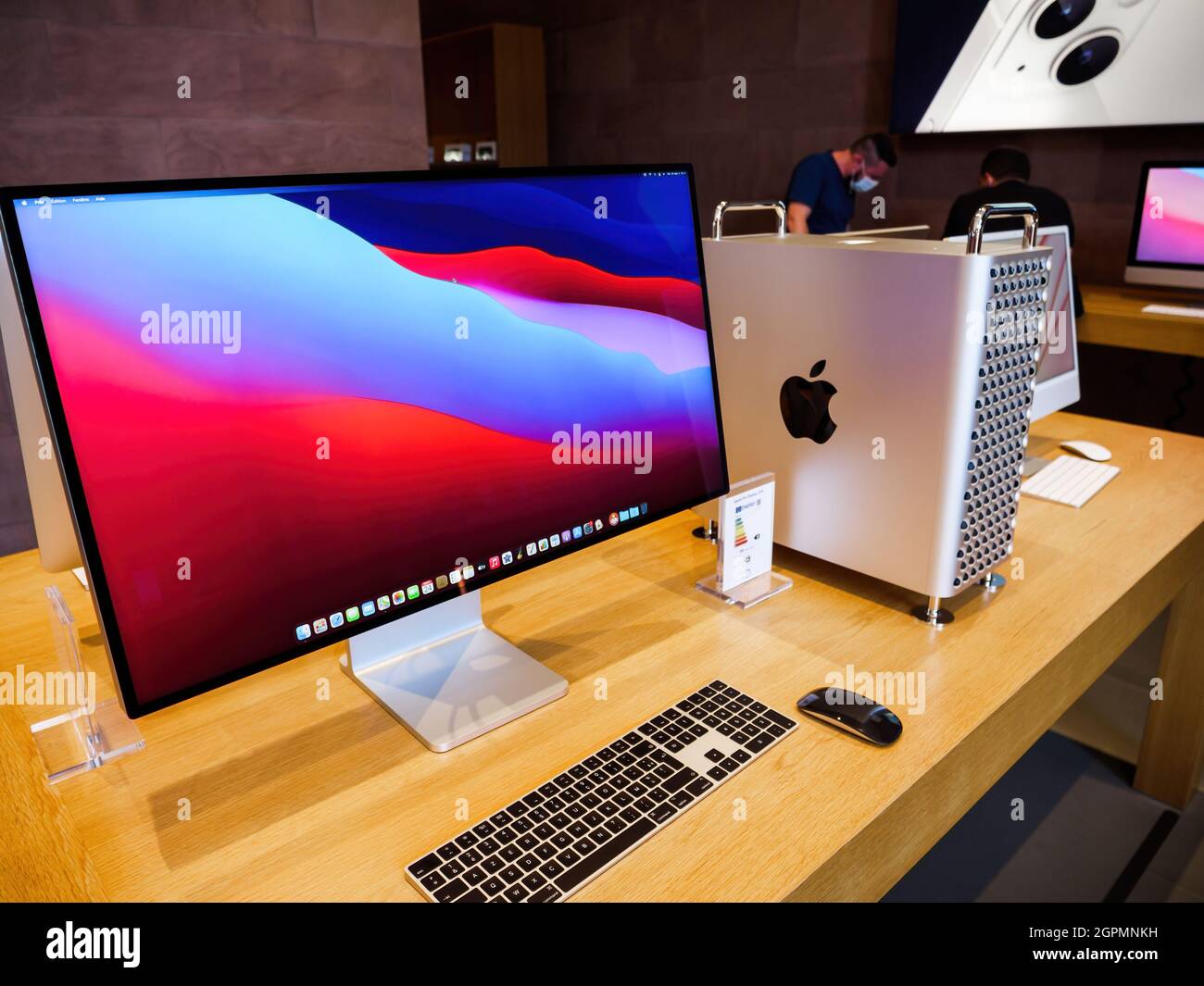 New powerful Apple Computers Mac Pro cheesegrater with the Pro Display ...