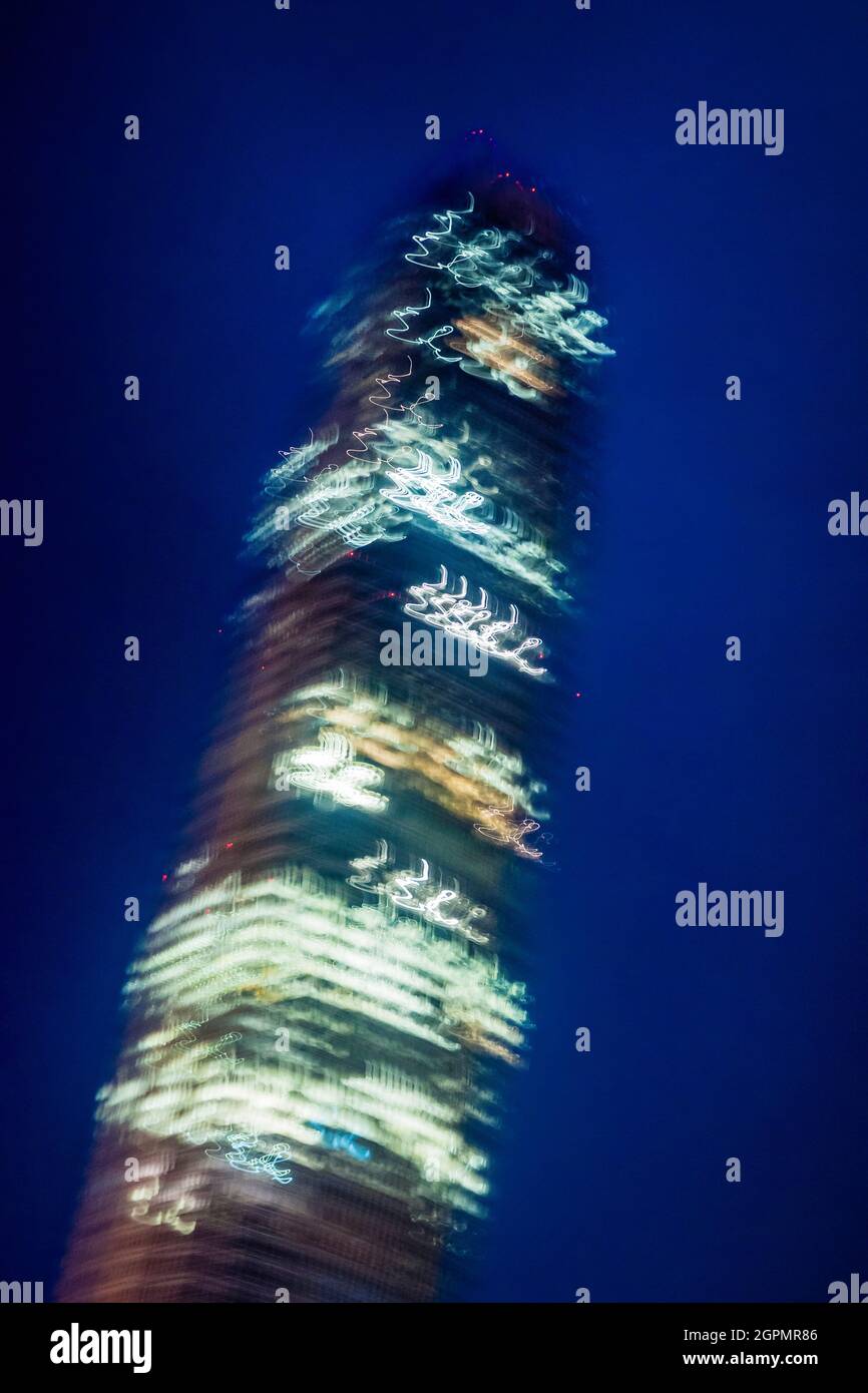 Motion blur vertical hi-res stock photography and images - Alamy