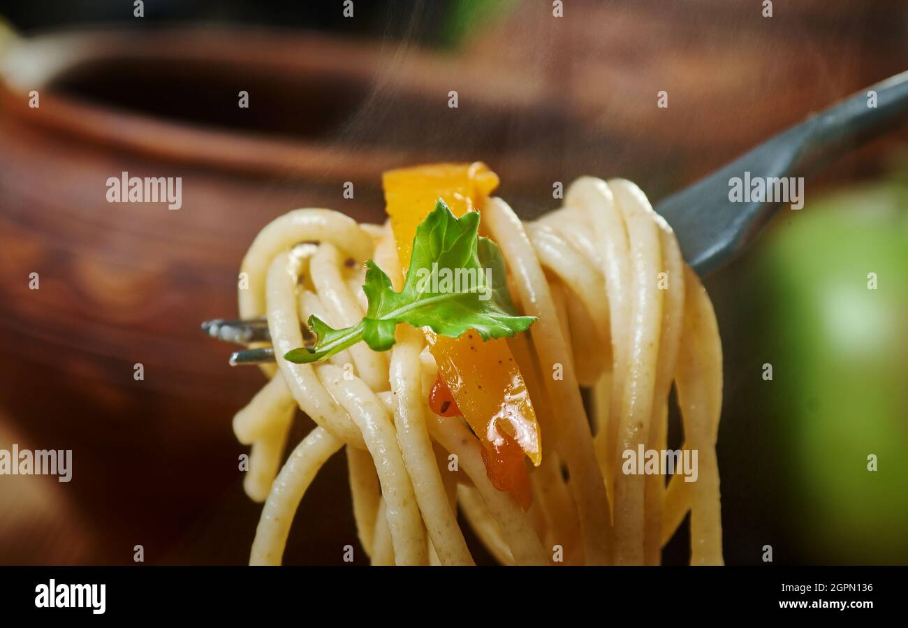 Spaghettini hi-res stock photography and images - Alamy