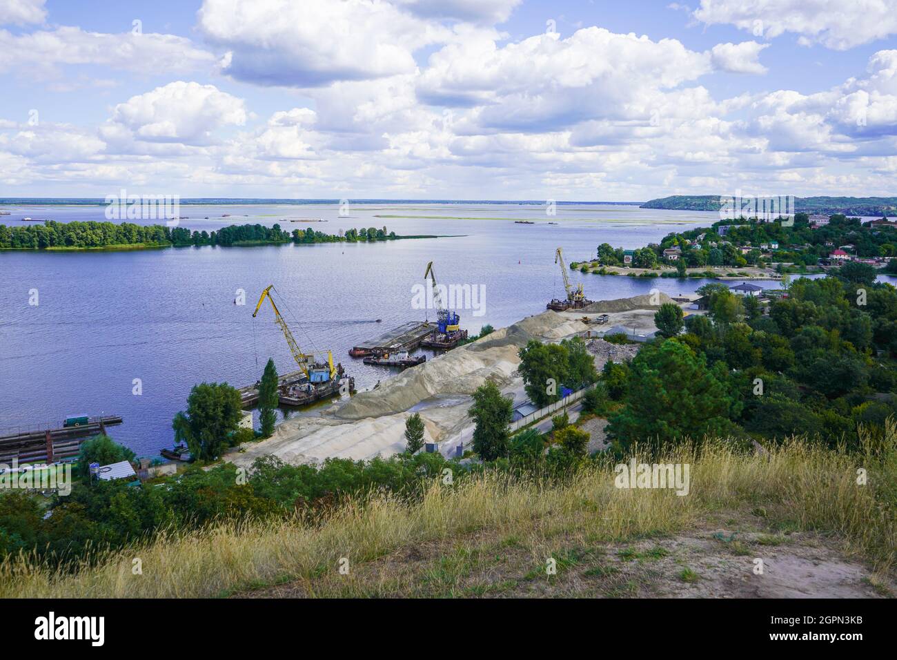 Floating work platform barge crane hi-res stock photography and images ...
