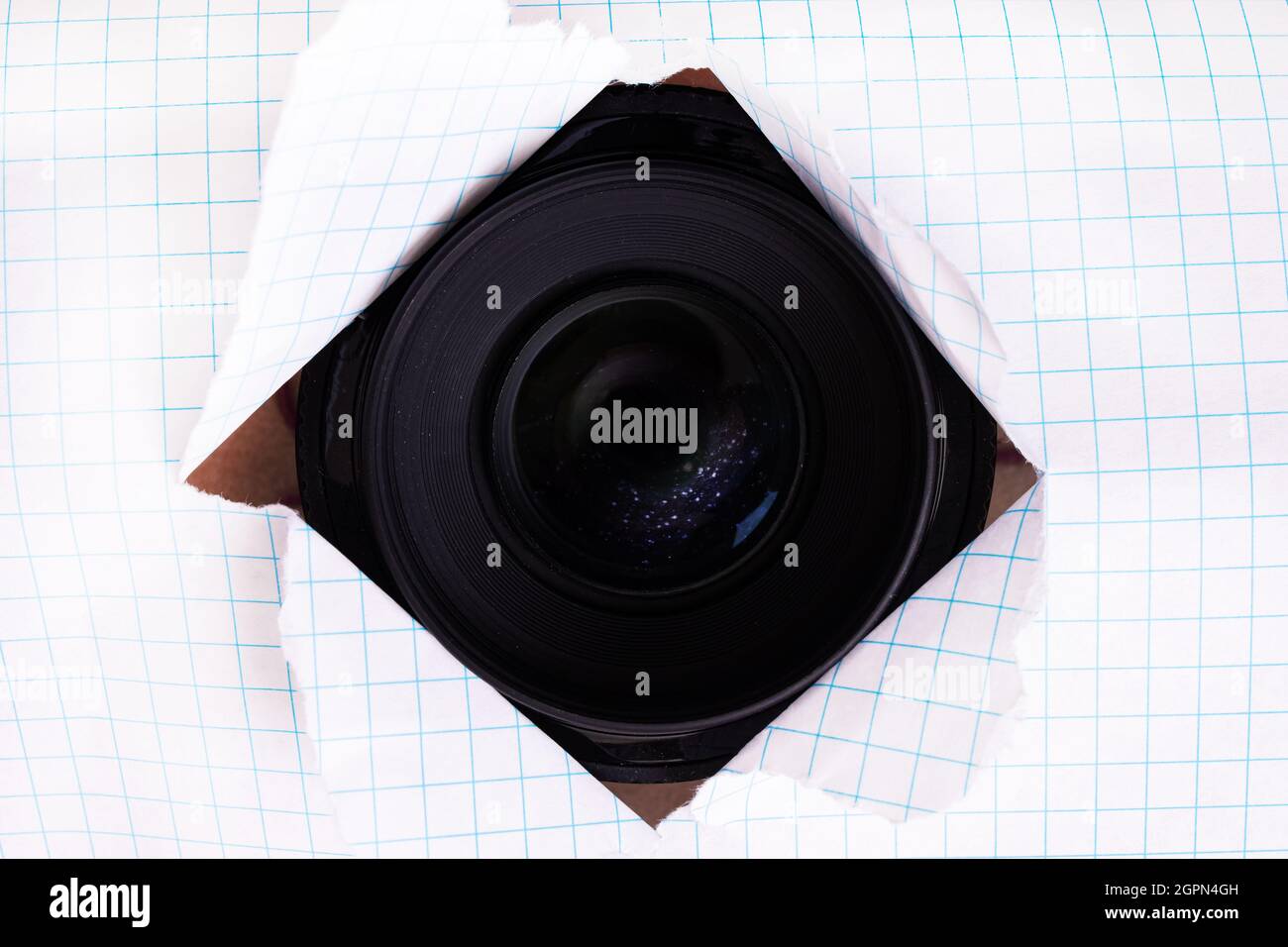 Spy hole camera hi-res stock photography and images - Alamy