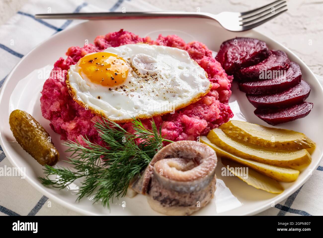 Beetroot fried egg hi-res stock photography and images - Alamy