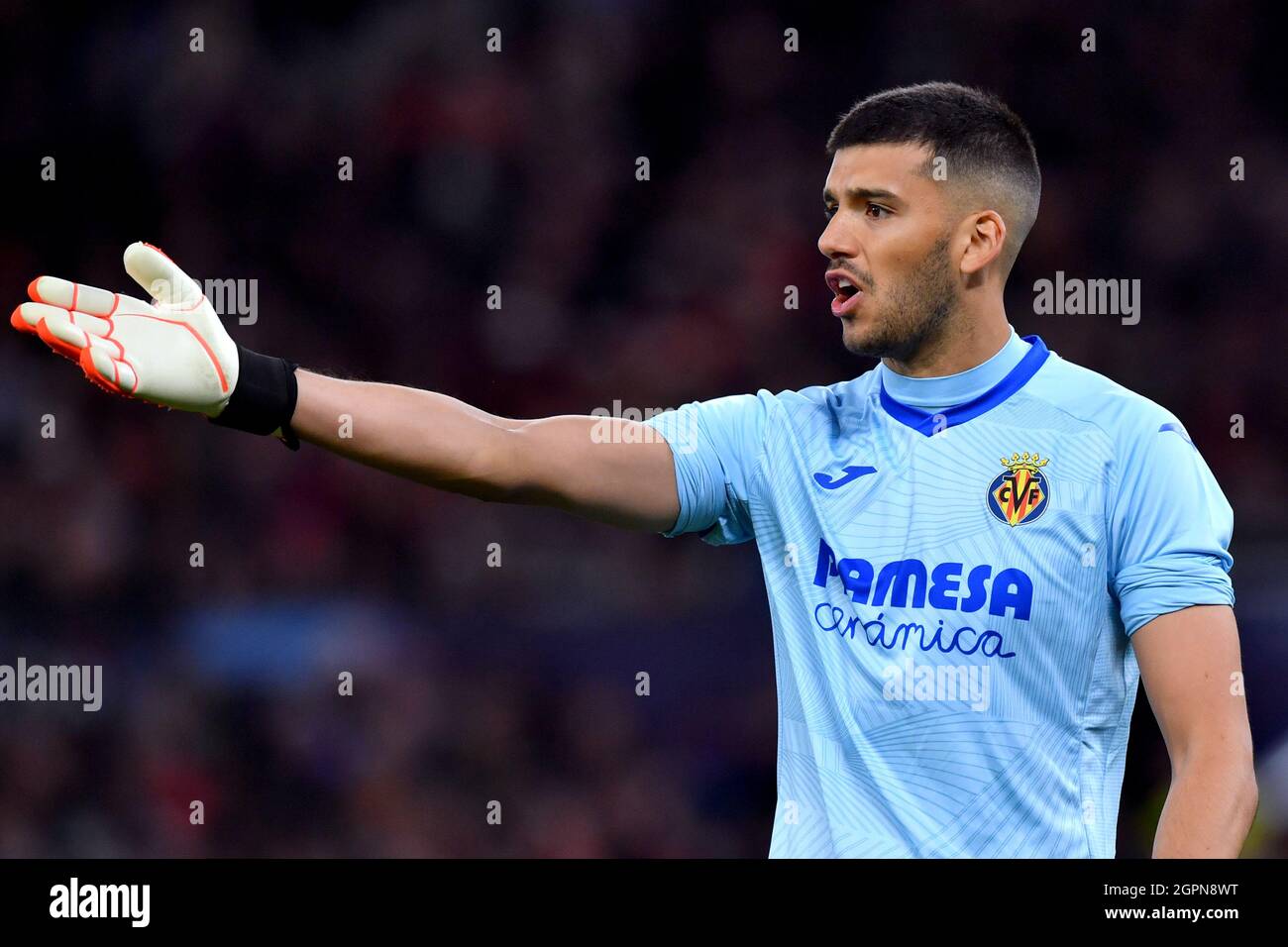 Manchester, United Kingdom, 29th September 2021. Villarreal's goalkeeper Geronimo Rulli. Credit ...