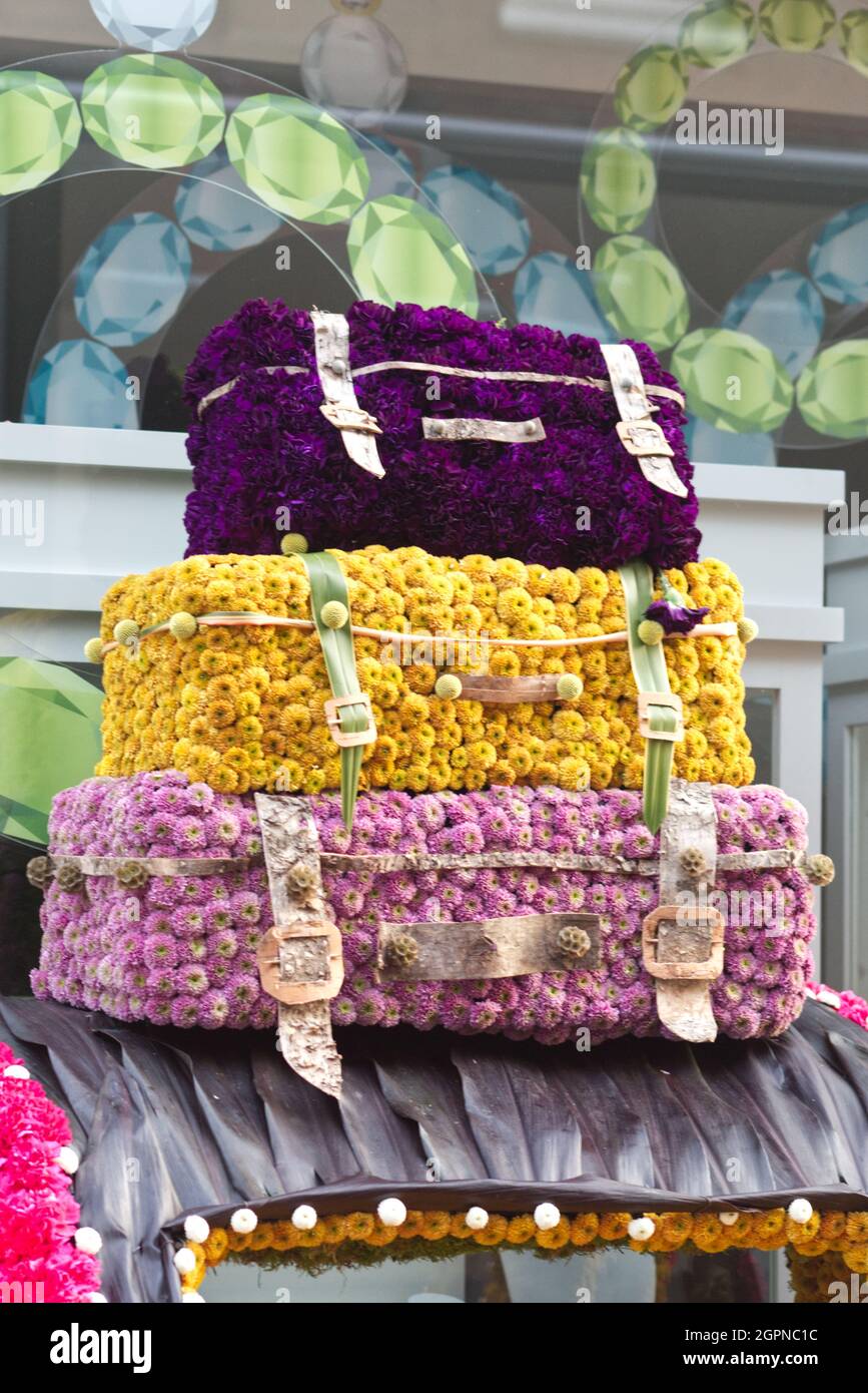 Suitcases made from flowers hi-res stock photography and images - Alamy