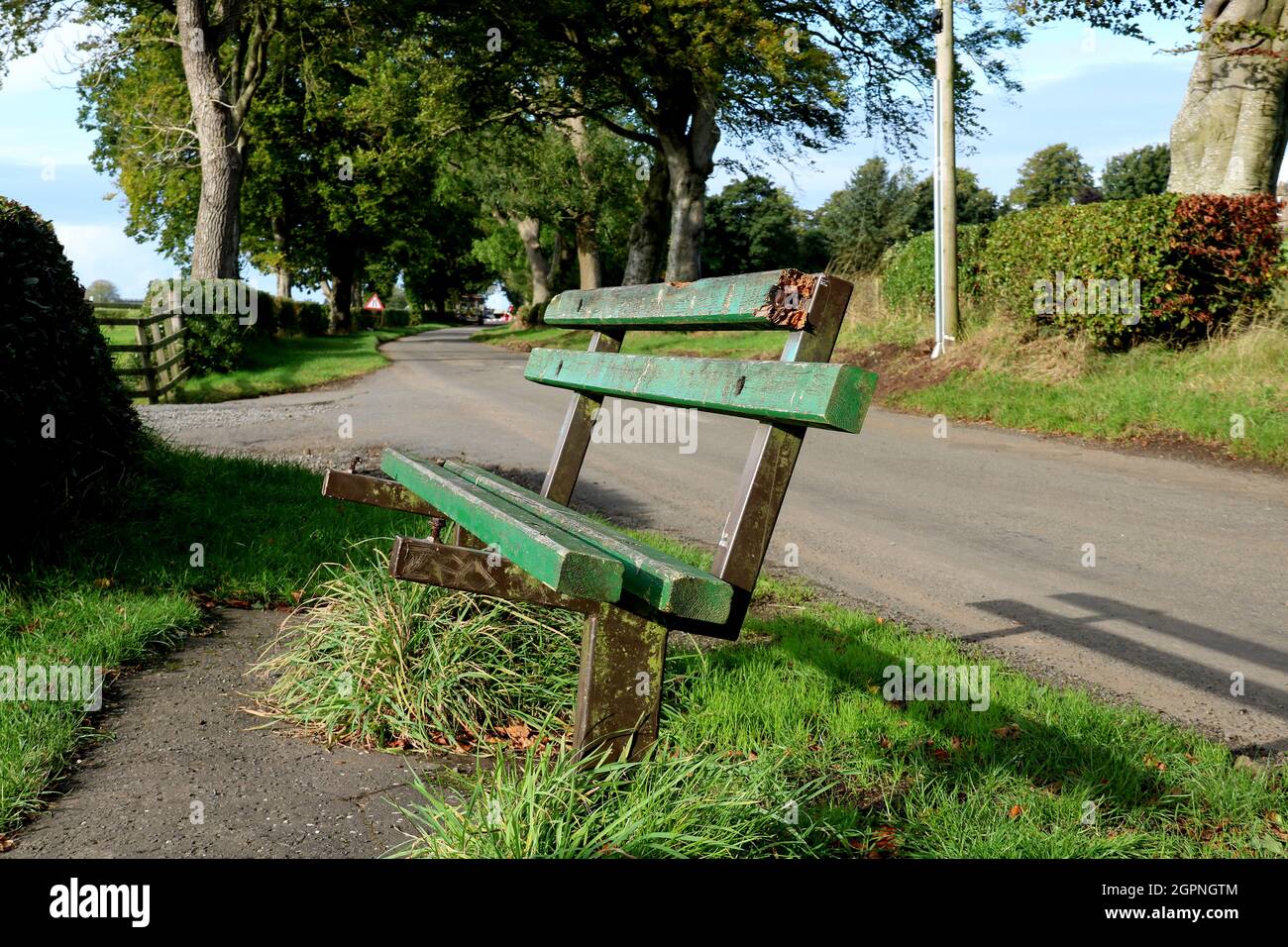 Broken bench hi-res stock photography and images - Alamy