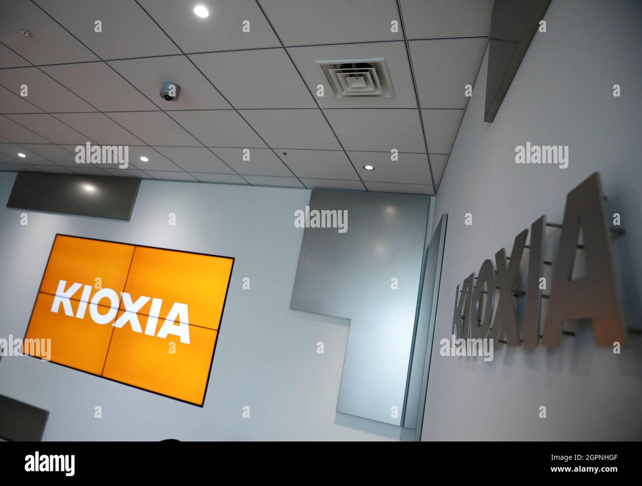 Kioxia holdings hi-res stock photography and images - Alamy