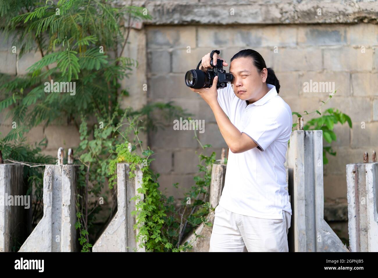 Professional Asian Chinese - Thai Camera man posture and focus in ...