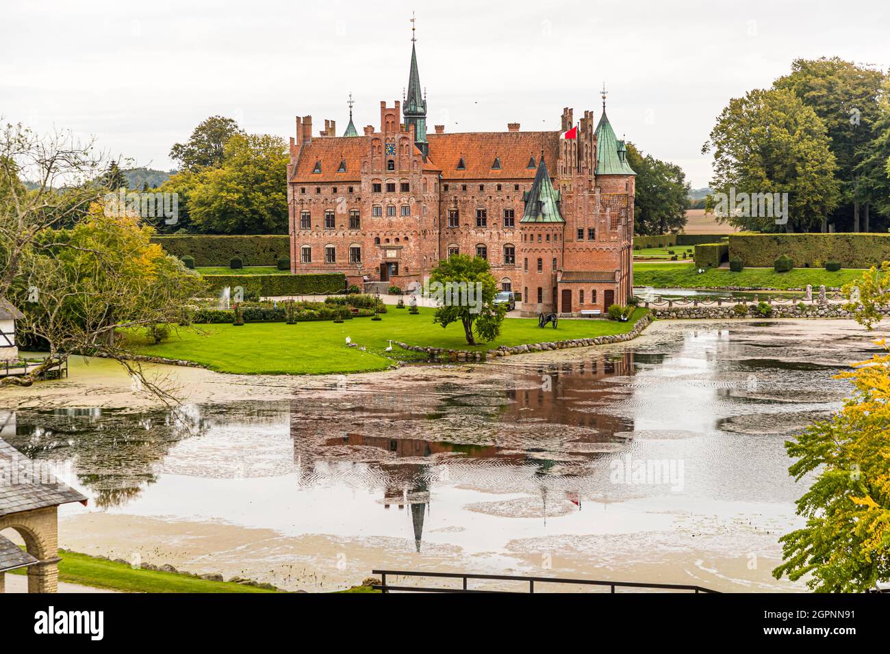 Plain castle hi-res stock photography and images - Alamy